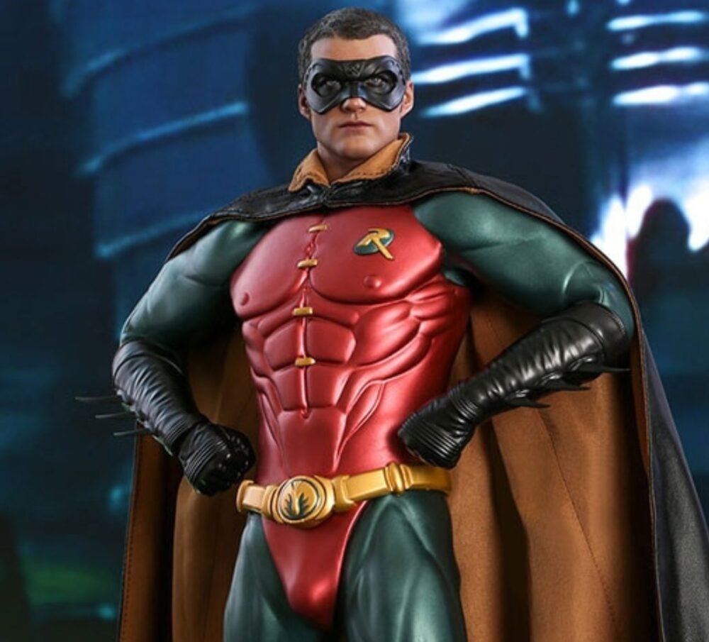 Robin Sixth Scale Figure by Hot Toys - Egyfigures Collectibles